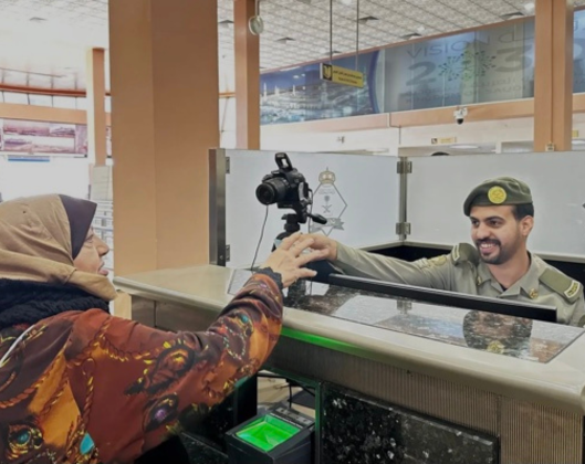 Passports Directorate Greets Umrah Pilgrims at Yanbu Port | Human Online