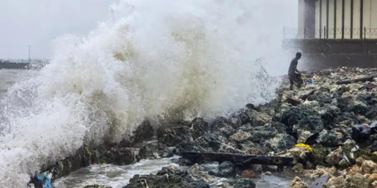 Red Alert Issued in Tamil Nadu as Cyclone Ditwah Approaches Coast ...