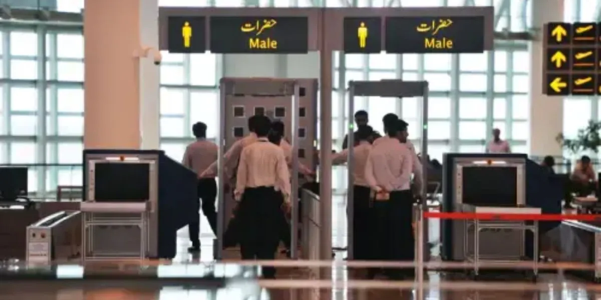 Pakistan Offloads 51,000 Passengers Over Fake Documents | Human Online