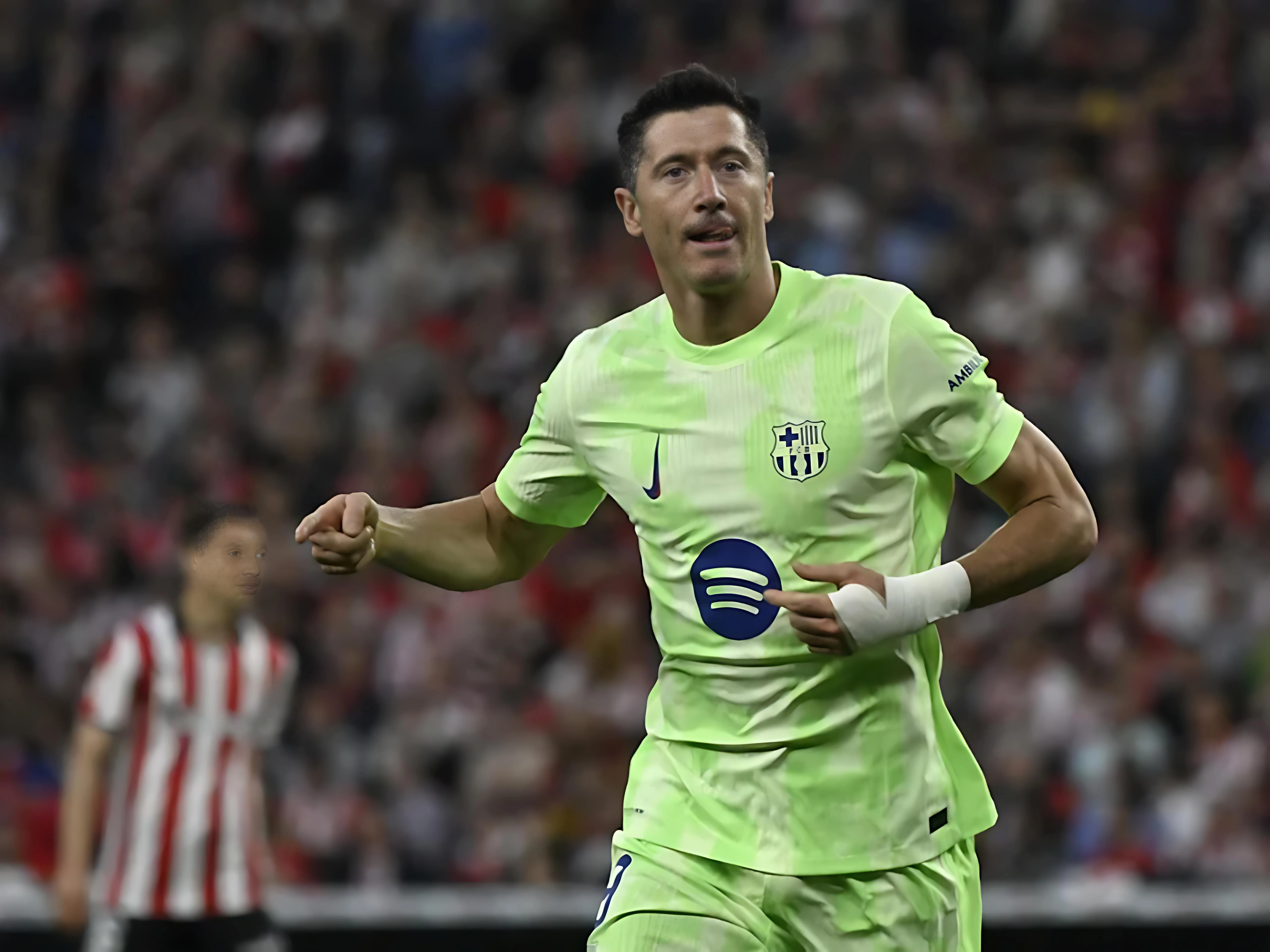 Lewandowski Reaches 100-Goal Mark as Barcelona Ends La Liga Season in ...