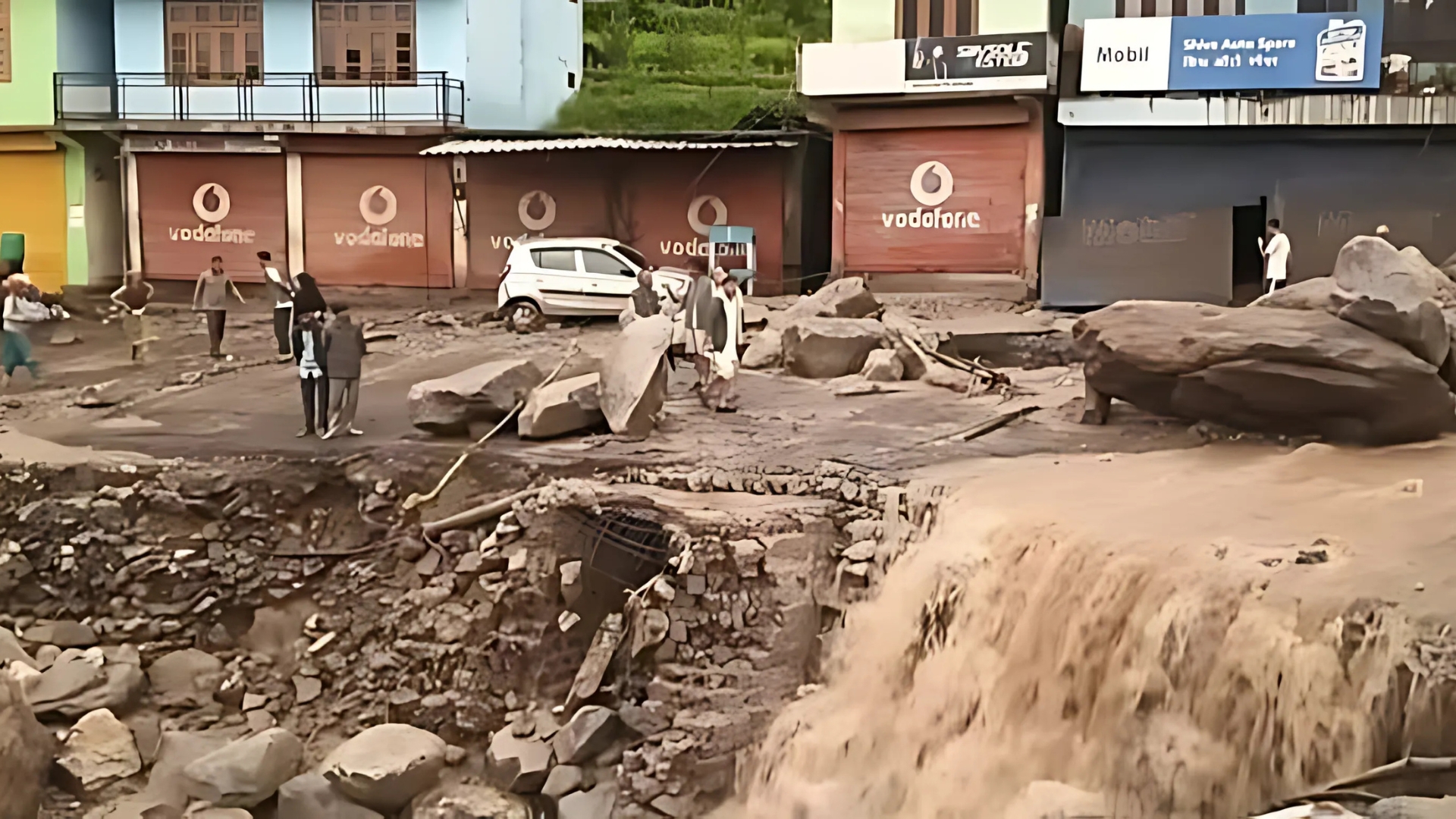 Locals Step Up Relief Efforts in Mandi as Himachal Grapples with Flash ...