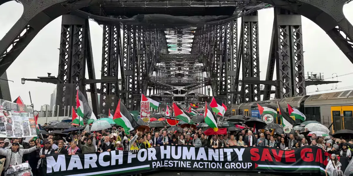 Sydney Harbour Bridge Becomes Centre of Huge Gaza Solidarity March ...